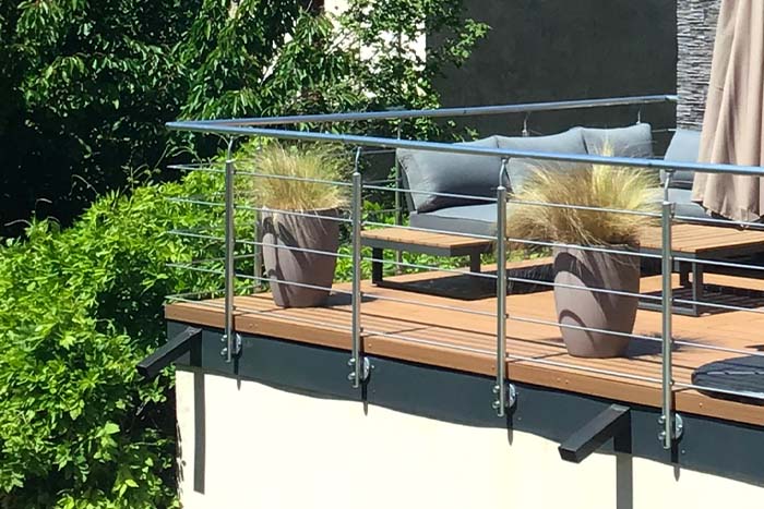 Comment agrandir visuellement votre balcon grâce à la déco