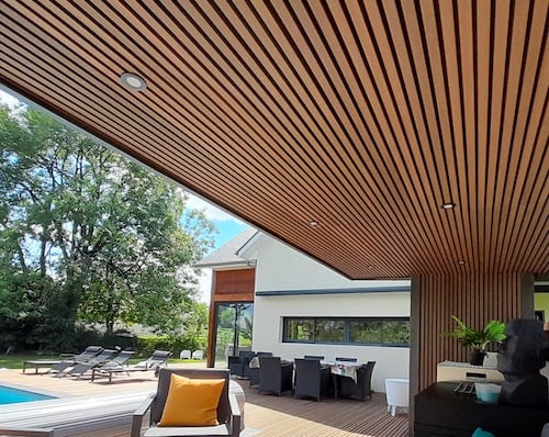 Comment utiliser un tasseau bois mural pour transformer votre maison