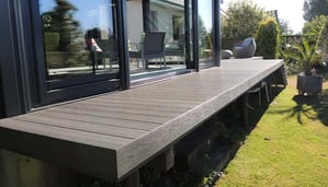 Comment faire une terrasse en bois composite sur pilotis ? | Neowood