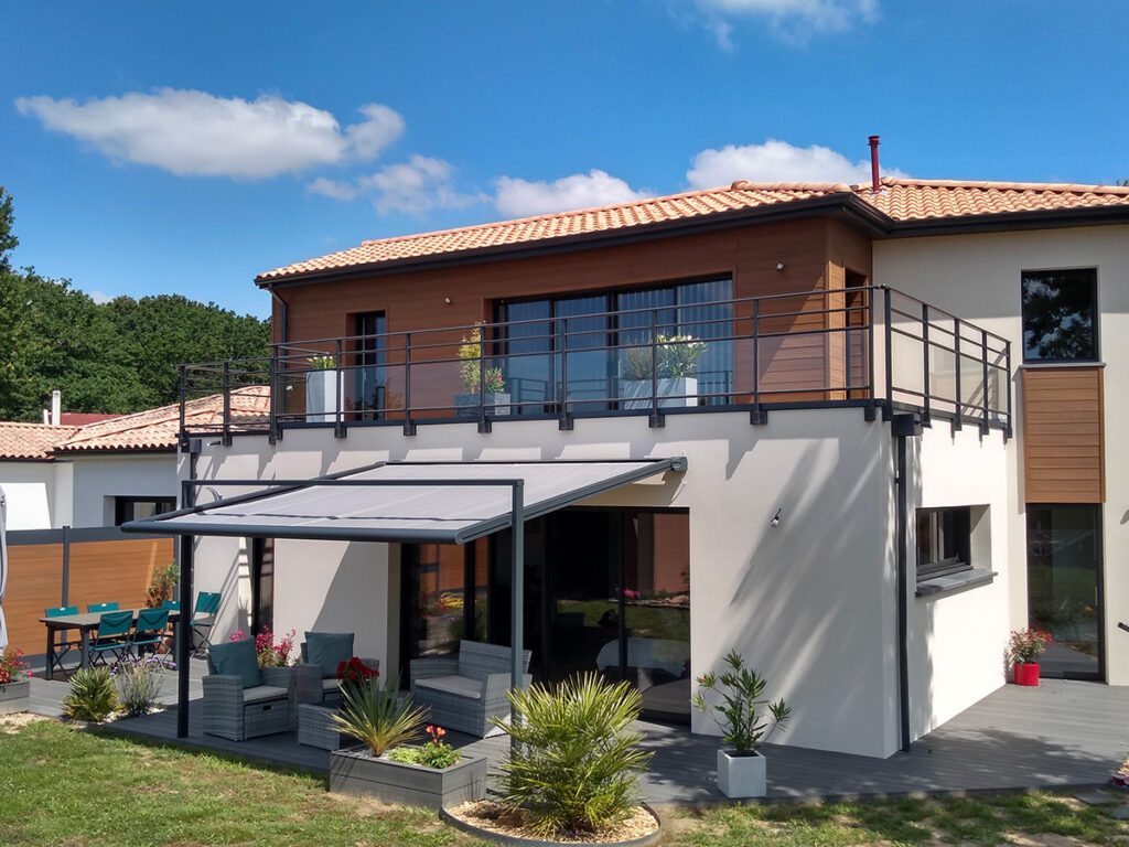 Quel matériau choisir pour un bardage en bois qui ne décolore pas